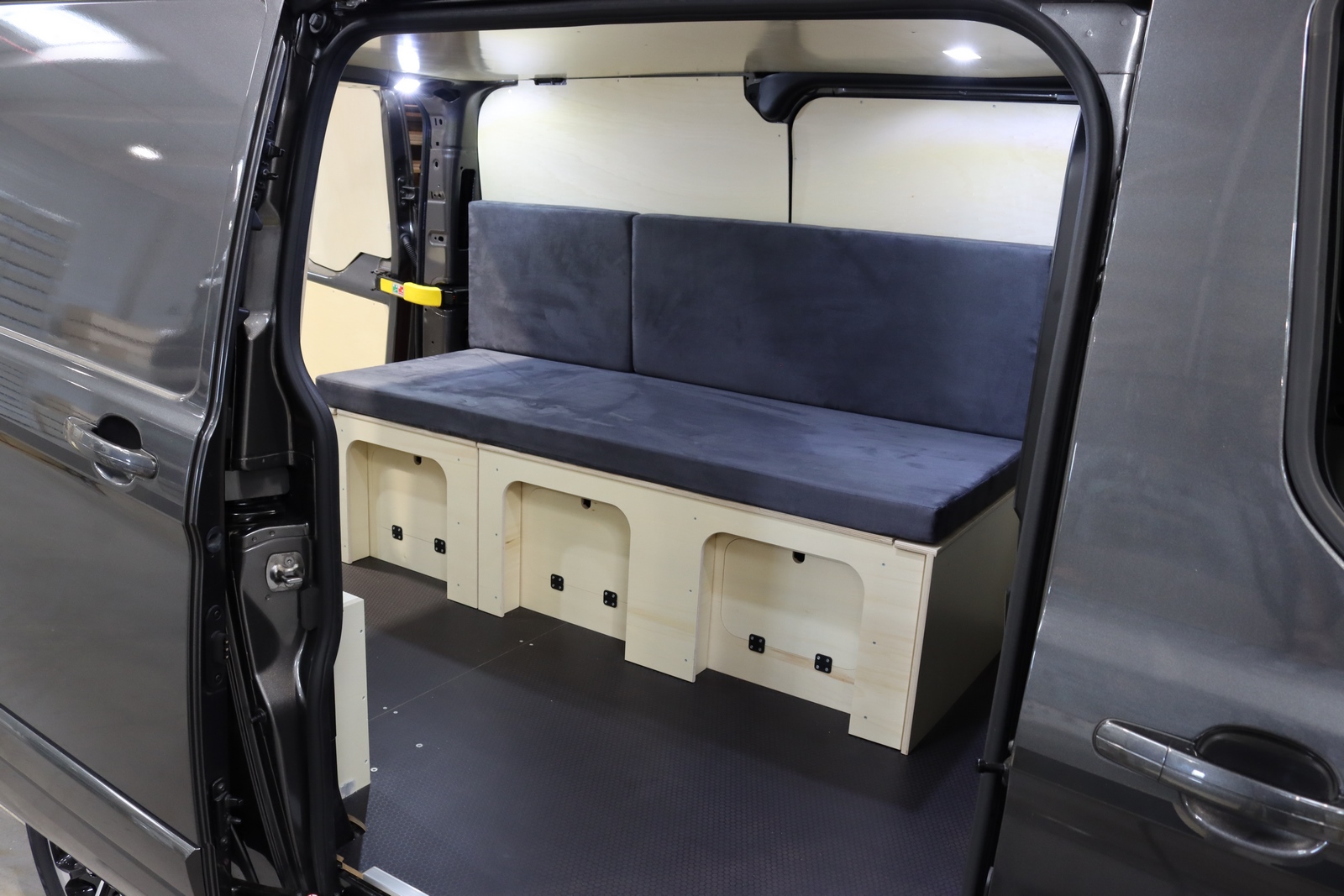KBE Utilitaire - PACK ST RAPHAEL RENAULT TRAFIC L2H1, ref 6R41-UIB-110